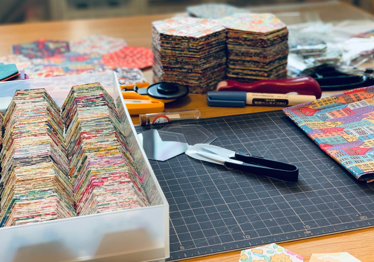 Haberdashery - threads, epp papers, fabric glue, bias binding and more ...